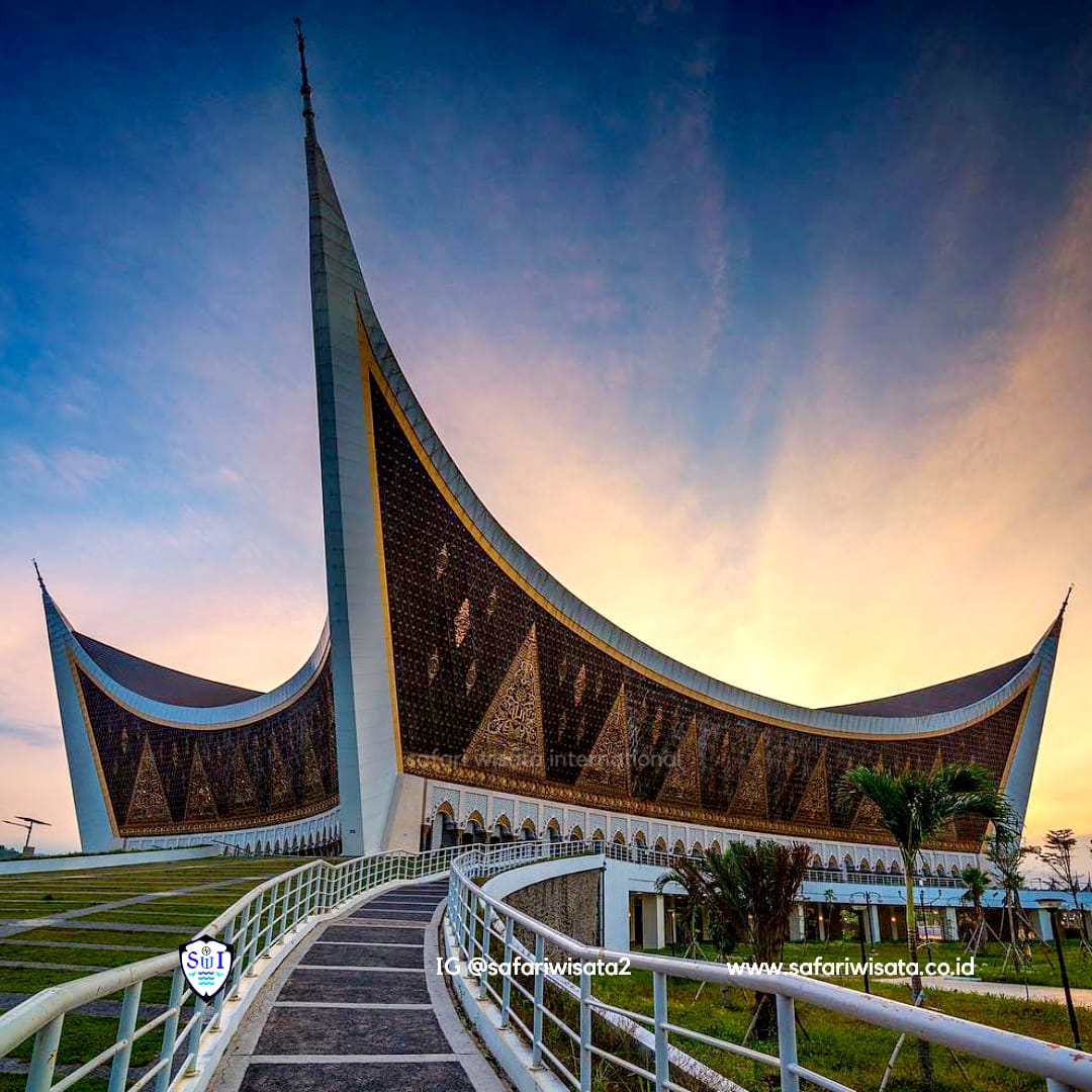 Padang West Sumatra Tour Package 5 Days 4 Nights, Bukittinggi & Padang ...